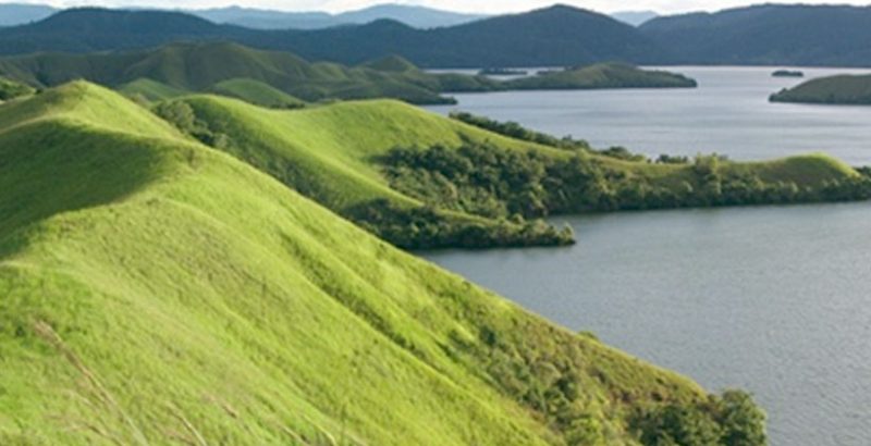 Menikmati Keindahan Fajar Di Atas Danau Sentani Jayapura - INDONESIAMAGZ