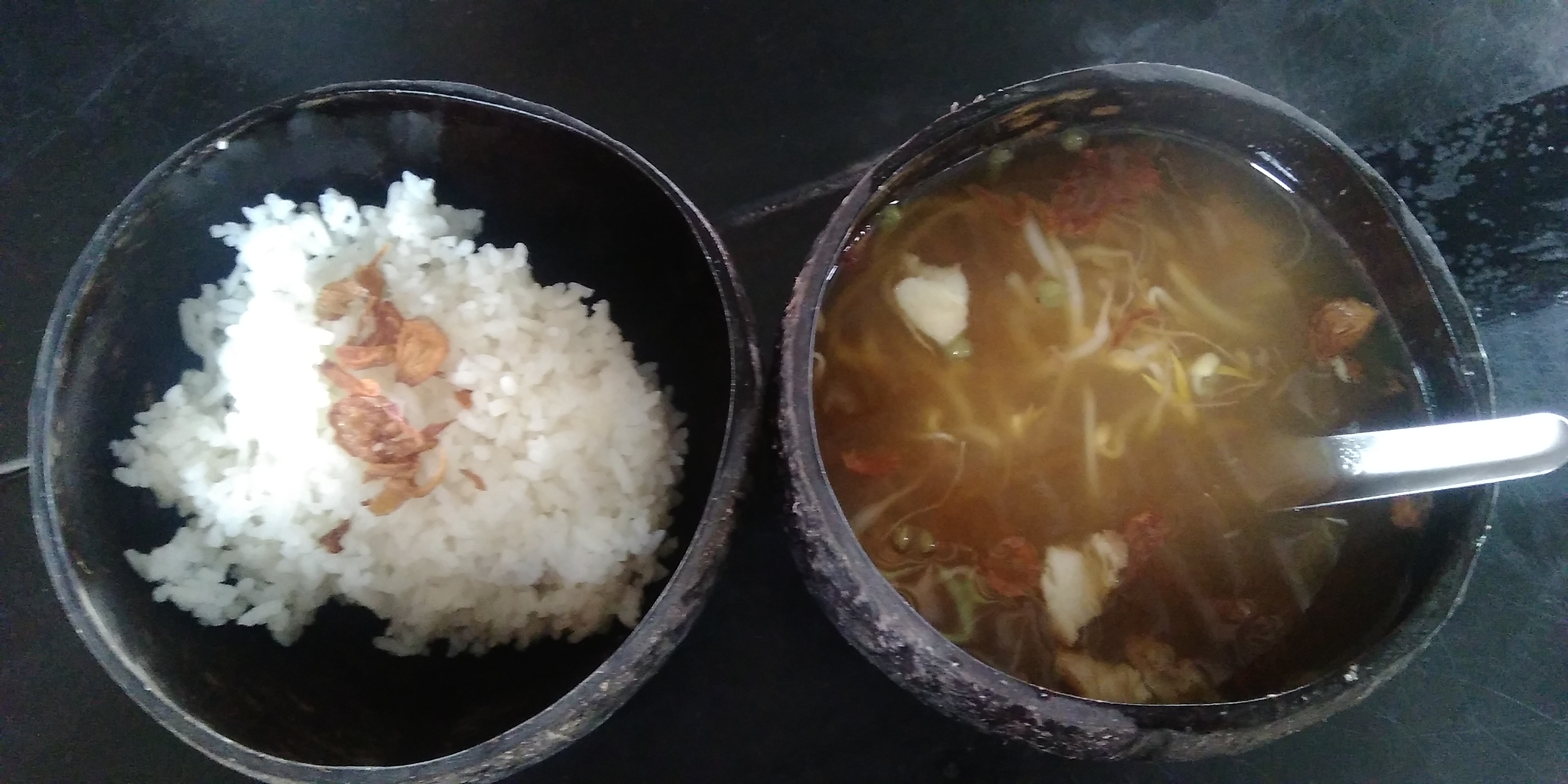 Soto Dalam Batok Khas Mbah Katro - INDONESIAMAGZ